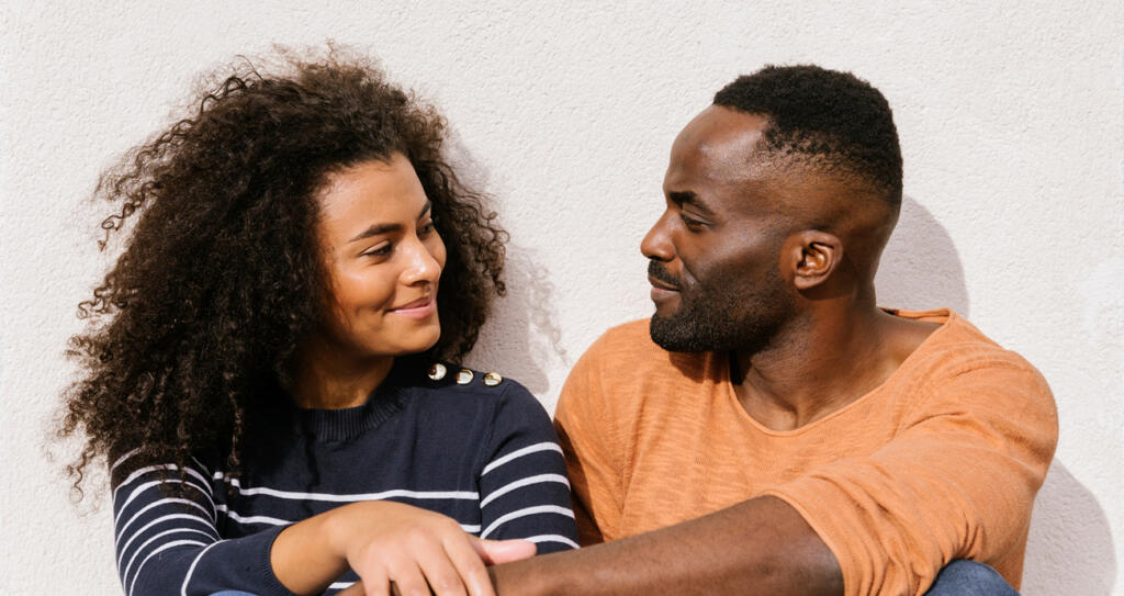 Navigating an Age Gap Relationship, According to Experts | Bumble
